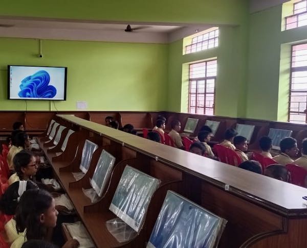 COMPUTER LAB - St. Xavier's School, Arrah